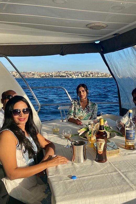 Istanbul: Bosphorus Yacht Cruise at Sunset with Snacks - The Itinerary: A Visual Feast of Istanbul’s Landmarks