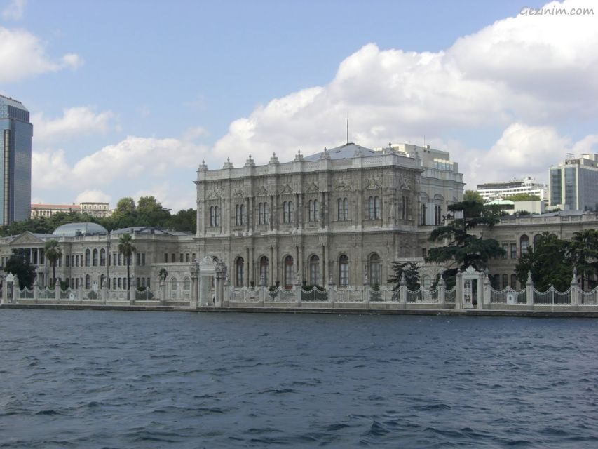 Istanbul: Dolmabahçe Palace and Uskudar Guided Tour - Notes on Accessibility and Timing
