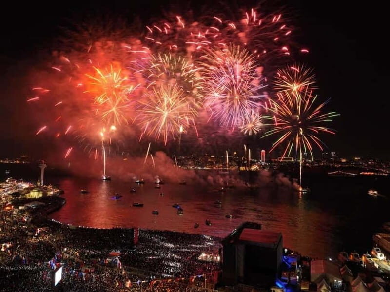 Istanbul: New Year's Eve Bosphorus Dinner Cruise Party 2026 - The Fireworks and Nightlife