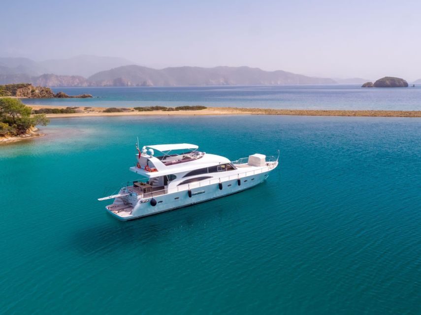 Istanbul: Private Bosphorus Tour on Luxury Yacht w/transfer - The Yacht: Comfort and Style