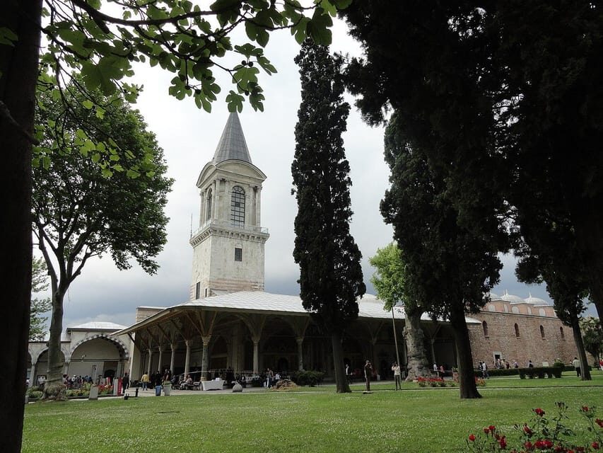 Istanbul: Topkapi Palace & Dolmabahce Palace Combo Ticket - What You’ll Experience Inside the Palaces