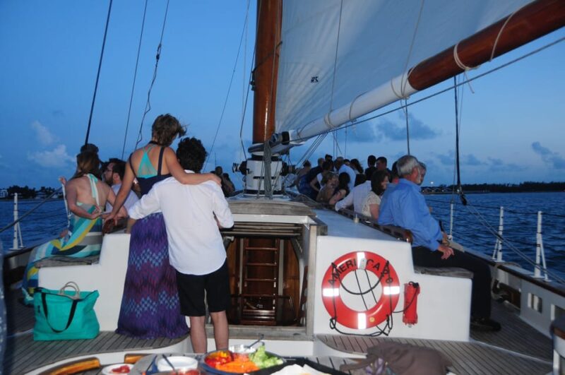 Key West: Live Christmas Holiday Music Cruise with Hot Cocoa - Key Points
