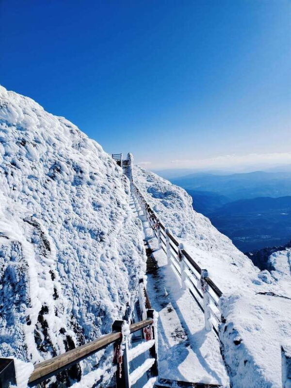 Kunming: Jiaozi Snow Mountain Overnight with Sunrise Hiking - Key Points