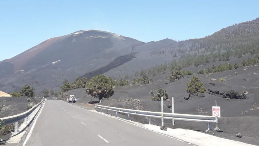 La Palma: San Antonio and Teneguia Volcanos Tour by 4x4 Bus - Itinerary Breakdown: From Salt Mines to Lava Deltas