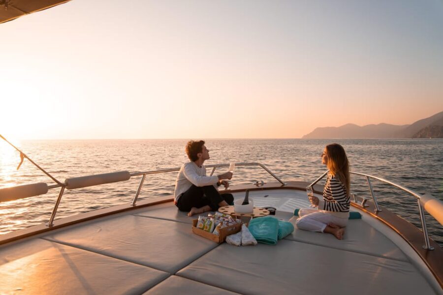 La Spezia: Gulf of Poets Sunset Boat Tour with Drinks - What You Can Expect: Experience and Practicalities