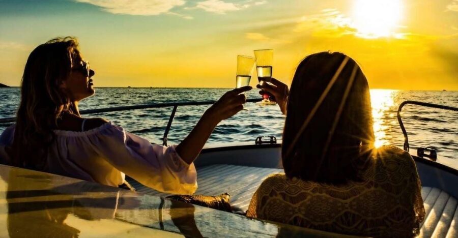 La Spezia: Sunset Boat Tour with Aperitivo and Snacks - The Magic of Portovenere at Dusk
