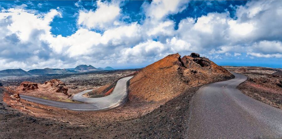 Lanzarote: Full-Day Island Highlights Tour - Visiting the Caves of the North: Cueva de los Verdes and Jameos del Agua
