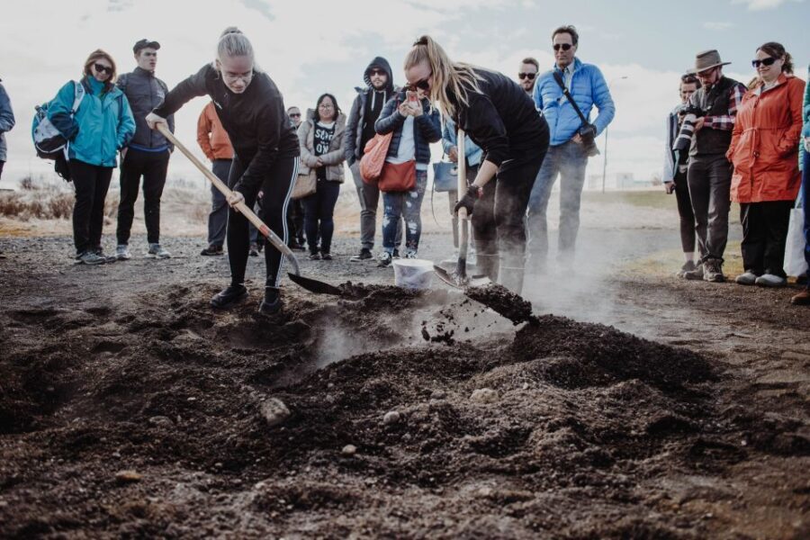 Laugarvatn Fontana: Geothermal Bread-Baking Experience - The Baking Process and Scenic Surroundings