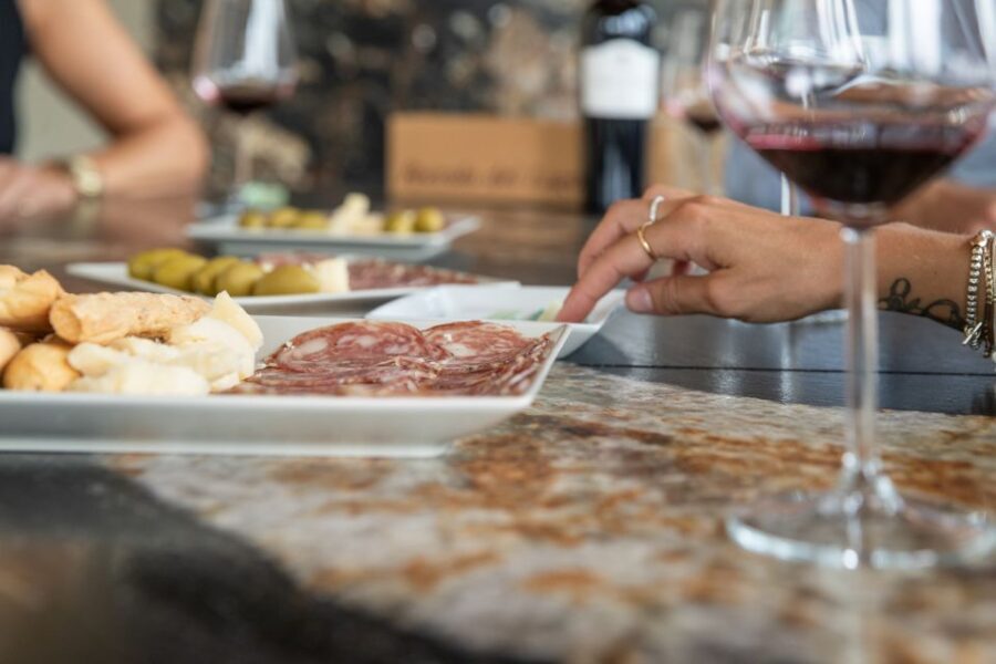 Lazise: Vineyard Tour and Organic Wine Tasting - Why This Tour Works Well