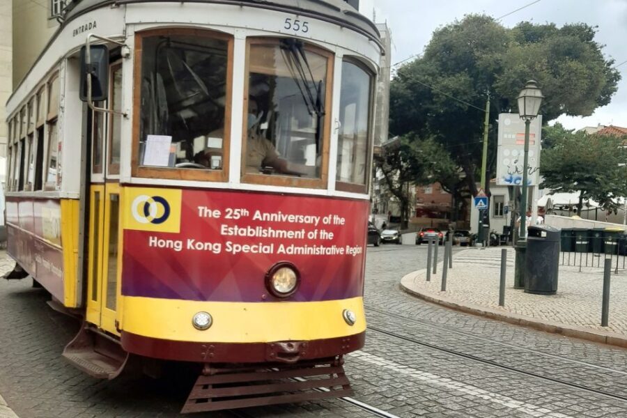 Lisbon: 1,5 Hours Historical Tuk Tour for Two Persons. - A Closer Look at the Experience