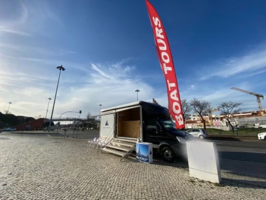 Lisbon 2H Private Tour by SAILBOAT / SAIL or POWER CATAMARAN - The Experience of a Private Sailboat