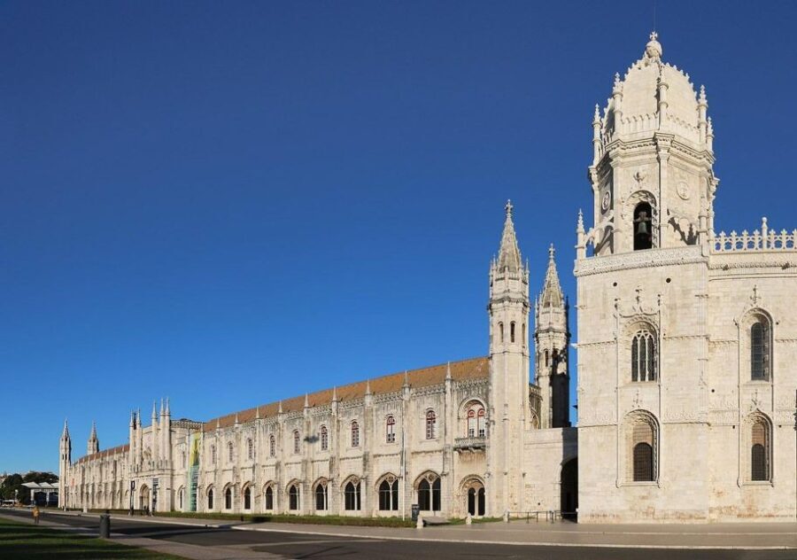 Lisbon and Obidos private day trip from Porto - What To Expect