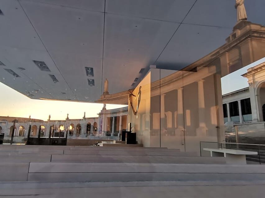 Lisbon: Holy Miracle Church Santarem & Fatima Private Tour - Visit to the Church of the Most Holy Miracle in Santarem