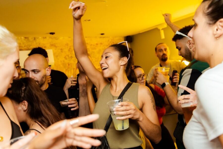Lisbon Legendary Pubcrawl: 1h OpenBar, Shots, VIP Club Entry - What’s Included and What’s Not