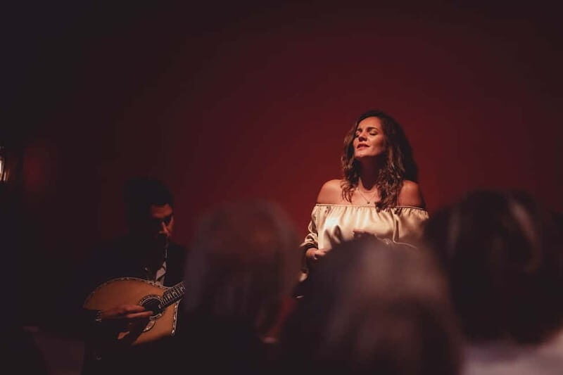 Lisbon: Live Fado Show with Port Wine in Historic Center - The Performance: A Deep Dive