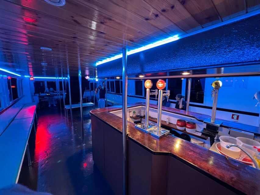 Lisbon: New Year's Eve with Live Dj Fireworks and Open Bar - Analyzing the Value