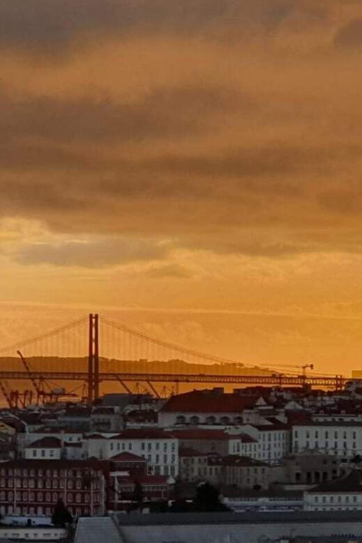 Lisbon: Private Highlights Tuk-Tuk Tour with Tapas and Wine - Why This Tour Works Well