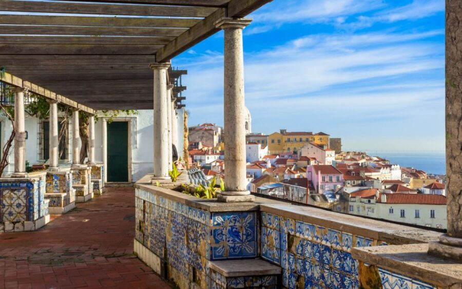 Lisbon: Private Kid-Friendly City Tour with São Jorge Castle - Who This Tour Is Best For