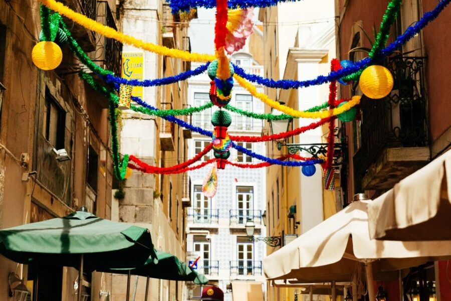 Lisbon: Private Tour with Locals  Highlights & Hidden Gems - The Guides: Knowledge and Personal Touch