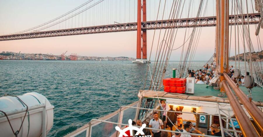 Lisbon: Sunset Boat Party with 2 Drinks and Free Club Entry - What Do the Reviews Say?