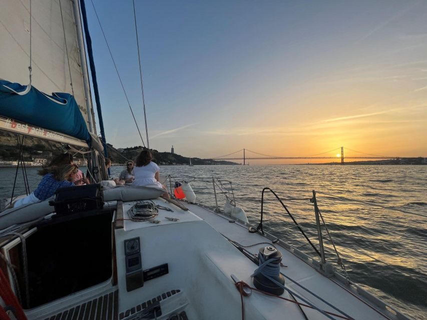 Lisbon Sunset Sensations 2h Cruise - FAQ