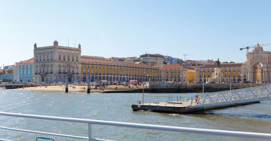 Lisbon: Tagus River Cruise With Brunch - The Brunch Experience: What to Expect
