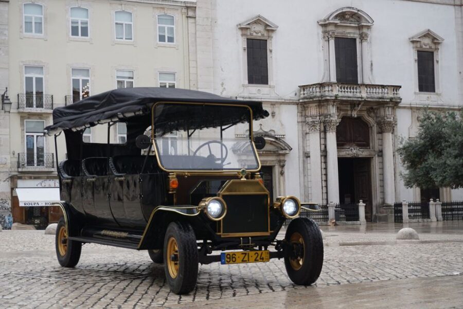 Lisbon: Vintage vehicle replica Private Tour - Who is this tour best for?