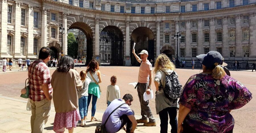 London: 30 Top City Sights Guided Group Walking Tour - Buckingham Palace and the Changing of the Guard