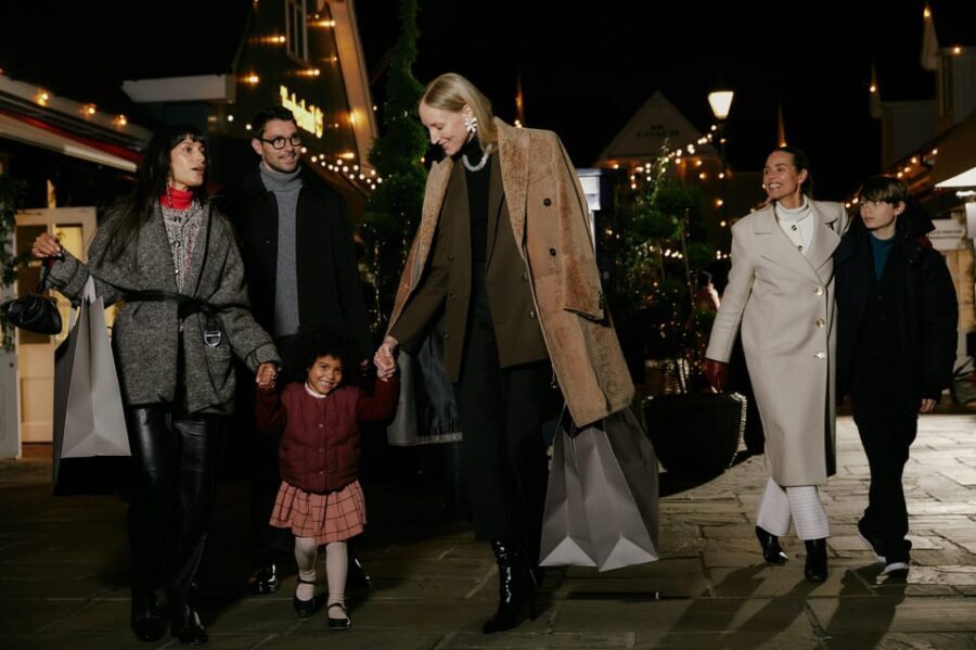 London: Bicester Village Shopping Day Trip with Coach Ride - What the Reviews Say