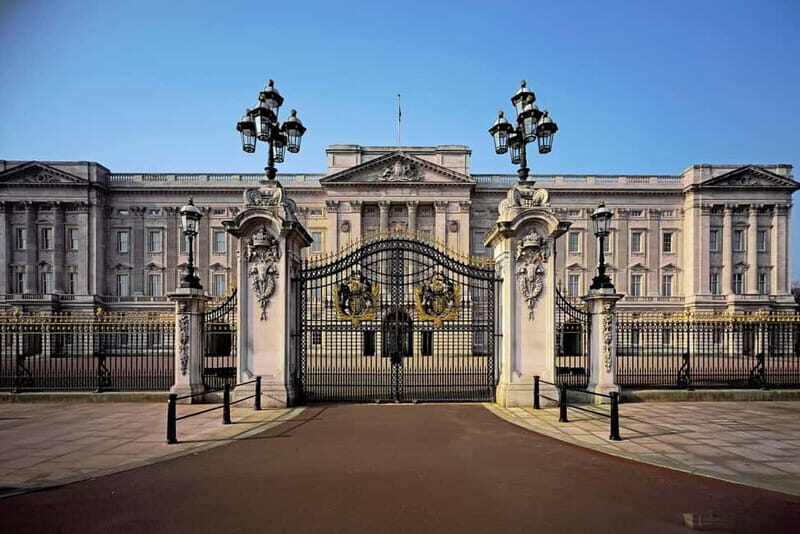 London: Buckingham Palace & Royal City Walking Tour - Walking the Royal Route: The Mall and Trafalgar Square