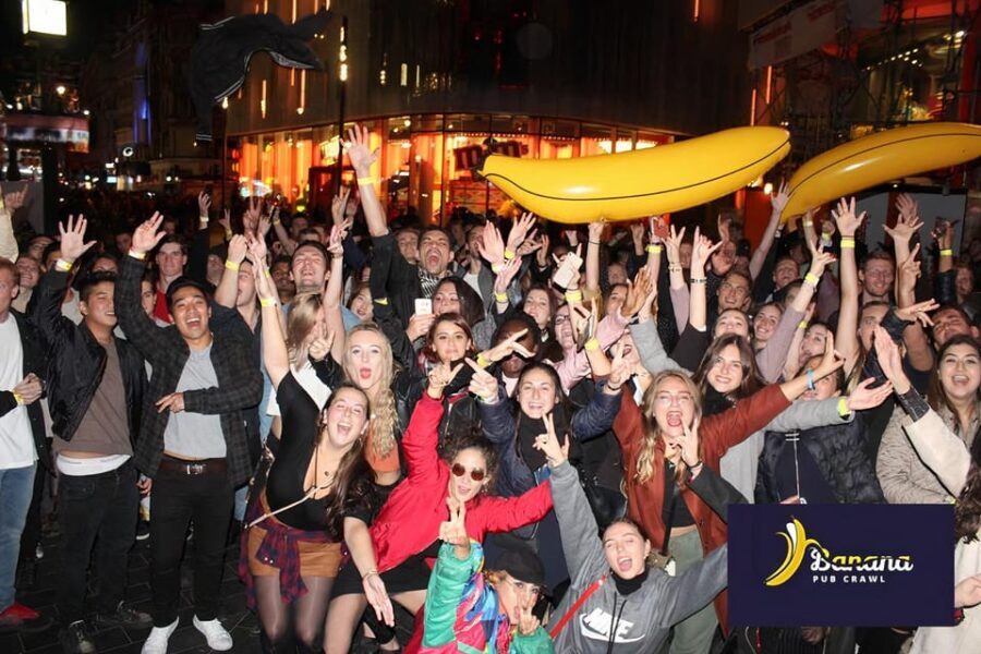 London : Central London Bar Crawl with discounts on drinks - The Role of the Guides and Group Dynamics