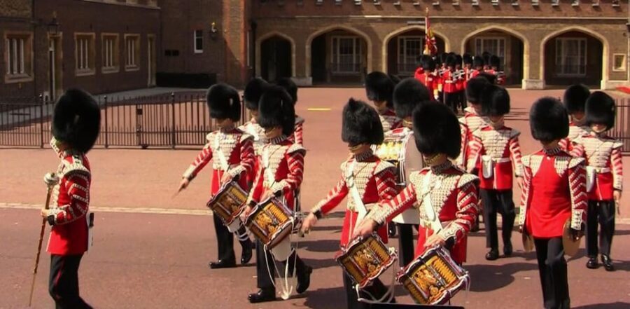 London: Changing of the Guard Guided Tour Experience - The Value of the Experience