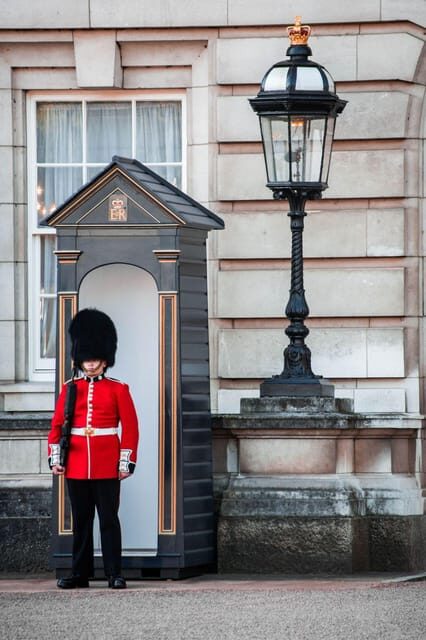 London: Changing of the Guard Self Guided Best Locations - Key Points