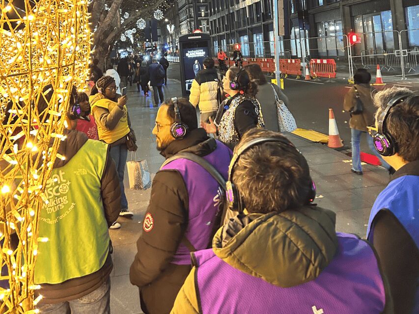 London: Christmas Lights Tour - With Christmas Music - The Experience of the Silent Disco Format