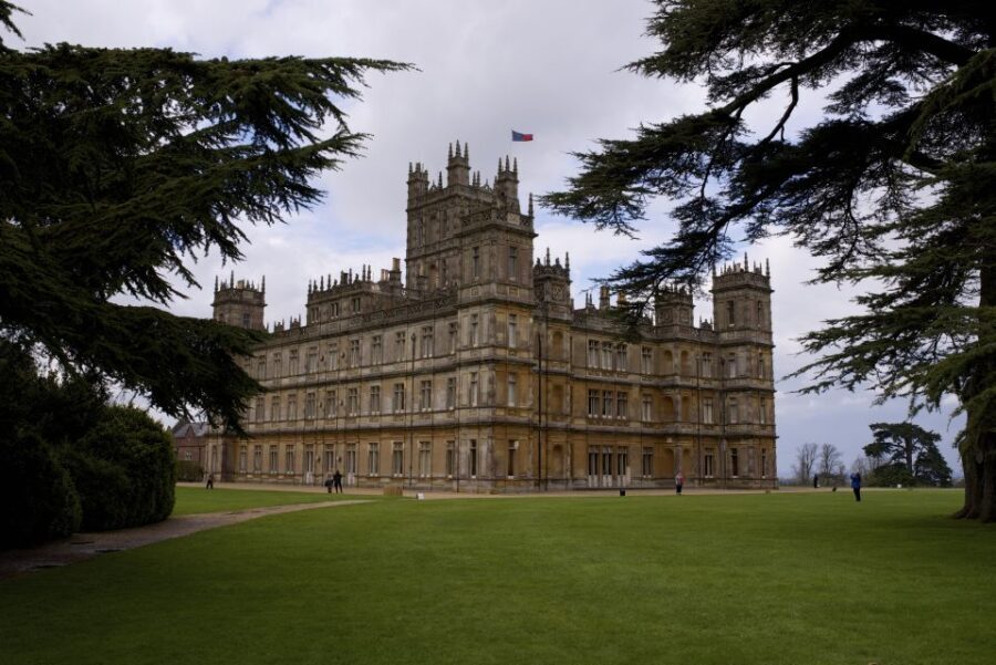 London: Downton Abbey, Cotswolds, and Highclere Castle Tour - Transportation and Group Size