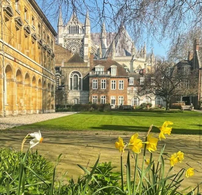 London: Guided Walking Tour with Changing Of The Guard - Exploring Londons Royal and Political Heart