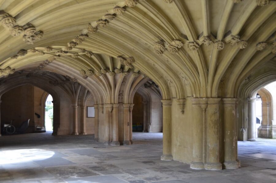 London: Monuments & Back Streets Guided Tour in Black Taxi - Who Is This Tour Best Suited For?