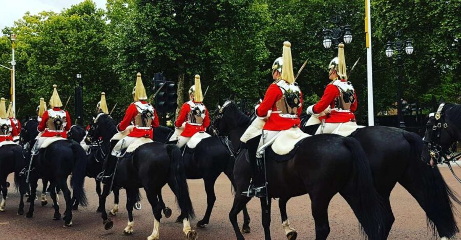 London: Palaces and Parliament Walking Tour - The Experience in Practice