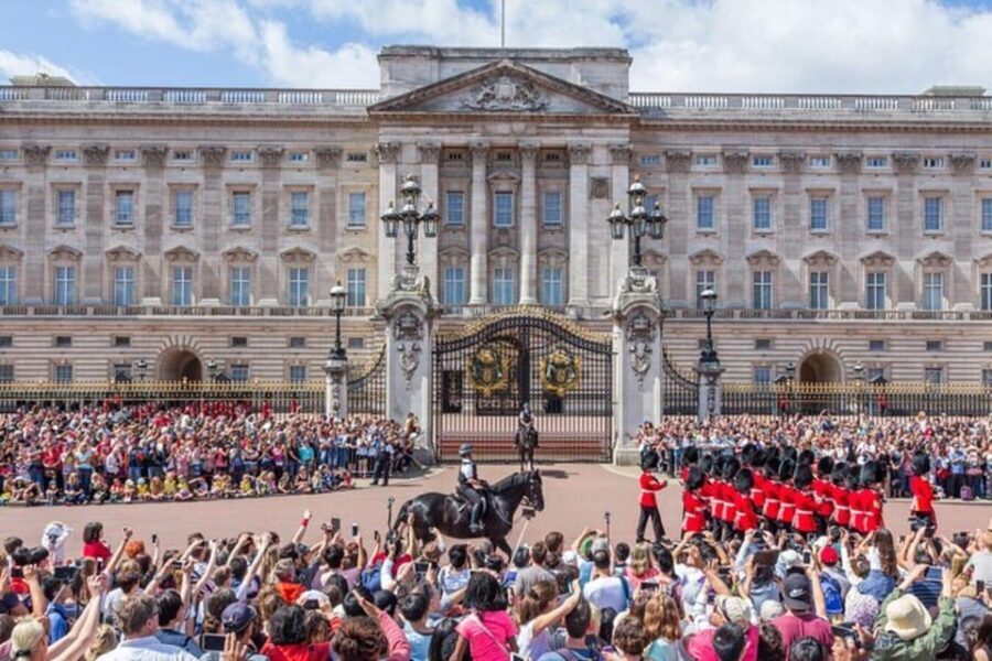 London: Royal Walking Tour with Changing Of The Guard - Authenticity and Value