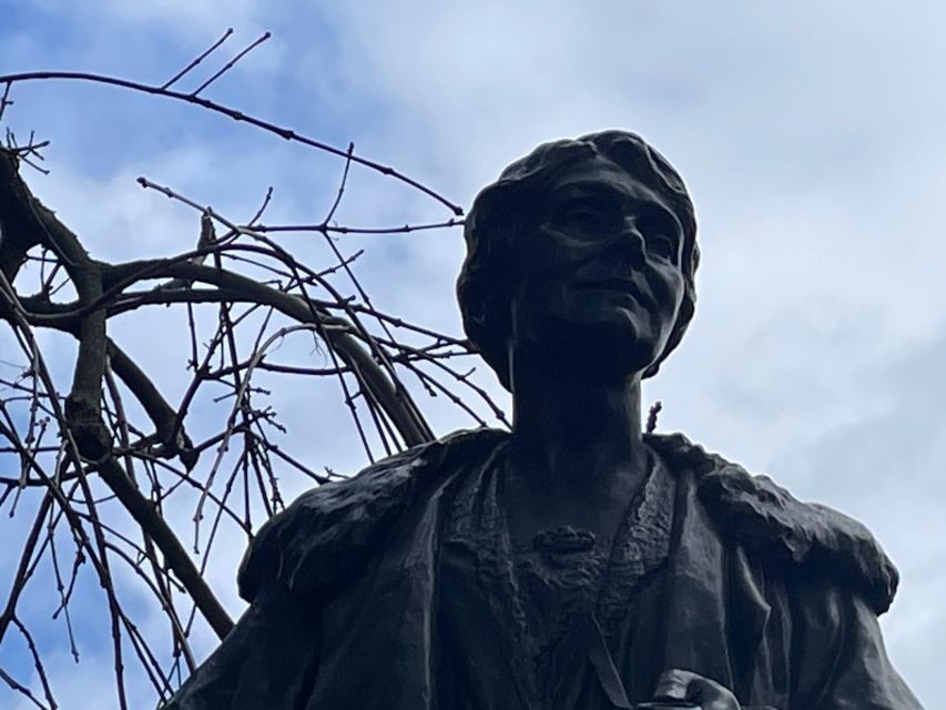 London; Royalty and Democracy - Sites that Speak Volumes