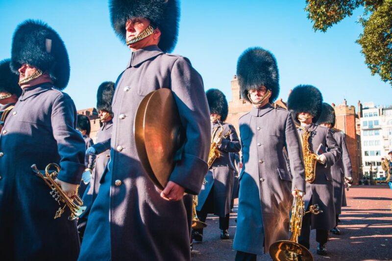 London: Royalty Walking Tour with Changing of The Guard - Key Points