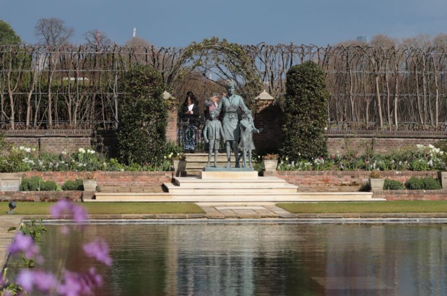 London: Three Palaces Walk & Tea at Kensington Palace - An In-Depth Look at the Tour
