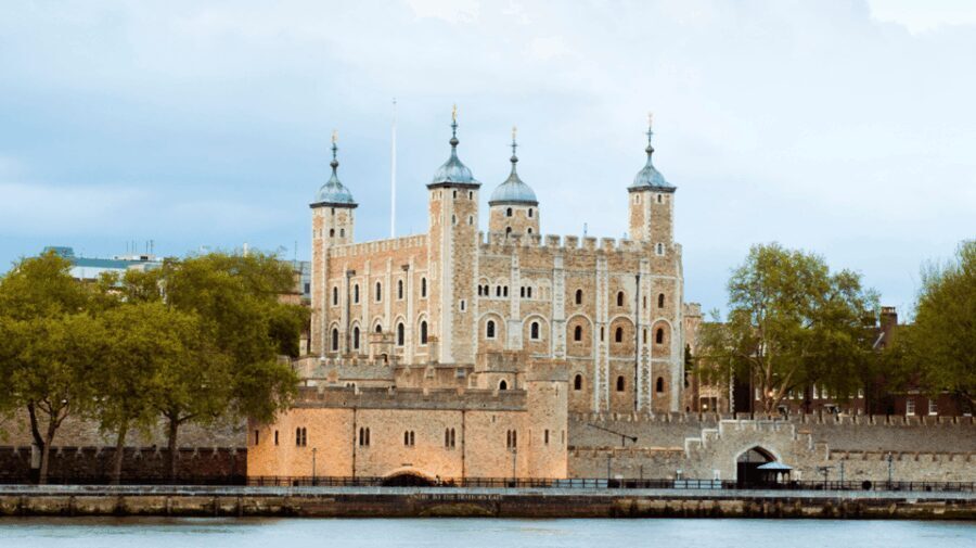 London: Tower of London Guided Tour and Nearby Rickshaw Ride - Why This Tour Works Well