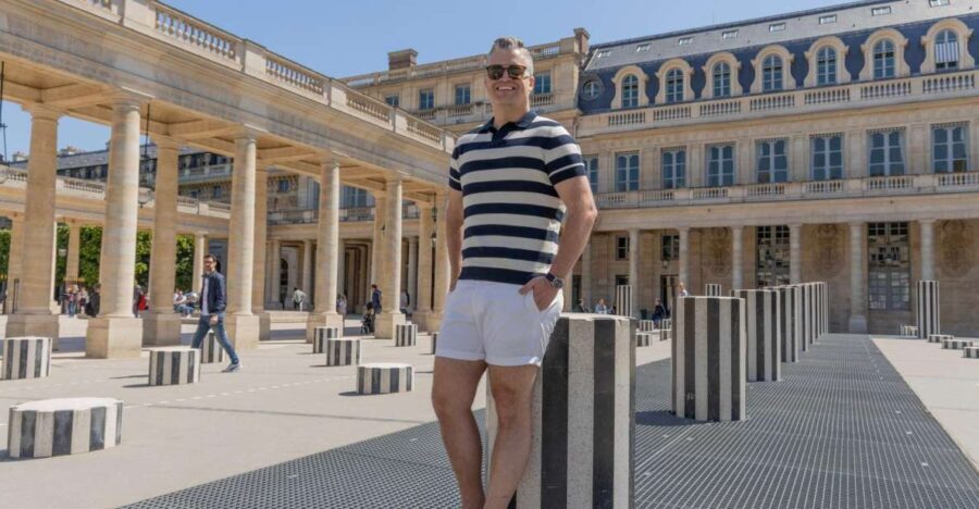 Louvre area photo shoot by Paris photographer - Who Is This Experience Best For?