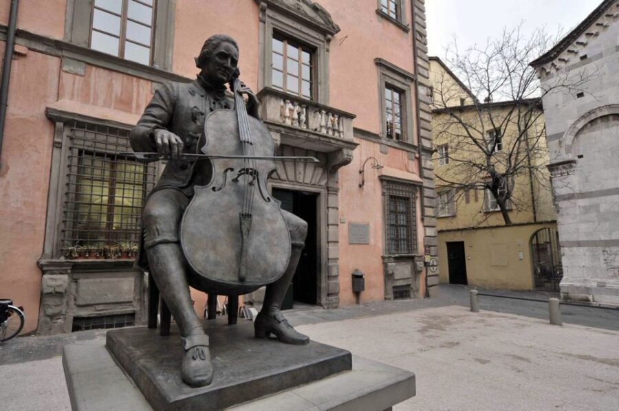 Lucca: Musical Walking Tour with Puccini Museum Visit - What to Expect and Practical Tips