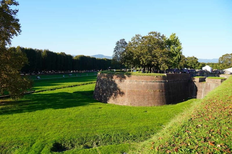 Lucca: walking tour. City center, San Martino, San Frediano - Practical Details and Value