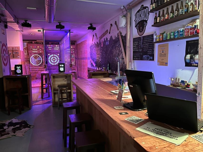 Madrid Atocha : Interactive Axe Throwing 1h - The Practicalities: Price, Location, and Logistics