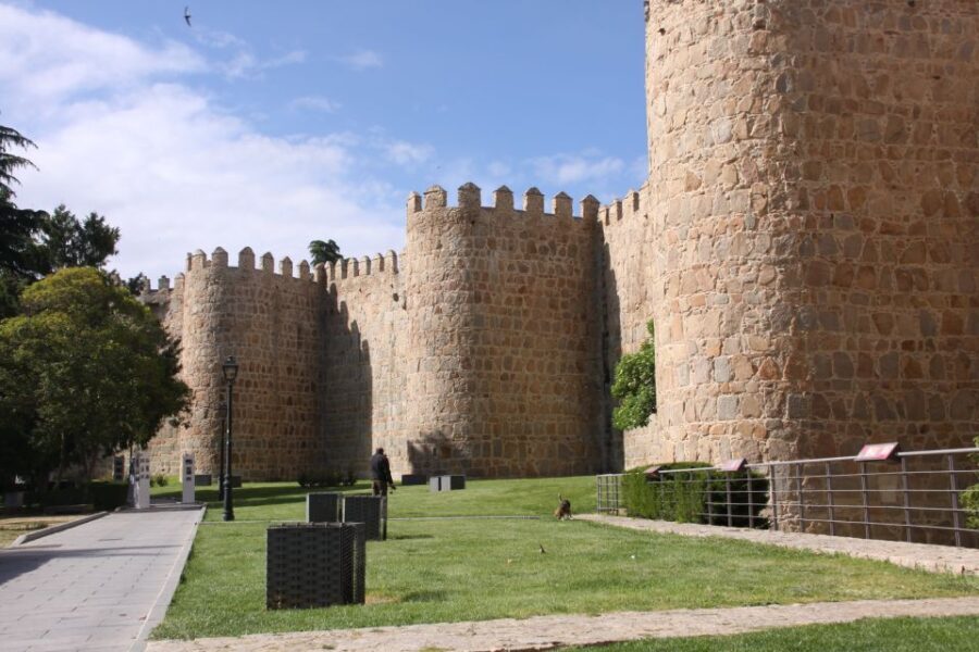 Madrid: Avila and Segovia Day Trip with Tickets to Monuments - What You Can Expect Throughout the Day