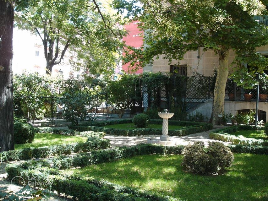 Madrid: Hidden Gems and Secrets Small Group Walking Tour - Highlights of the Main Sights