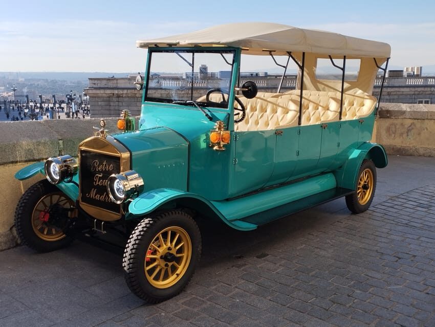 Madrid Retro Tour - 90 min - heart of the city and also modern Madrid. - What You Can Expect